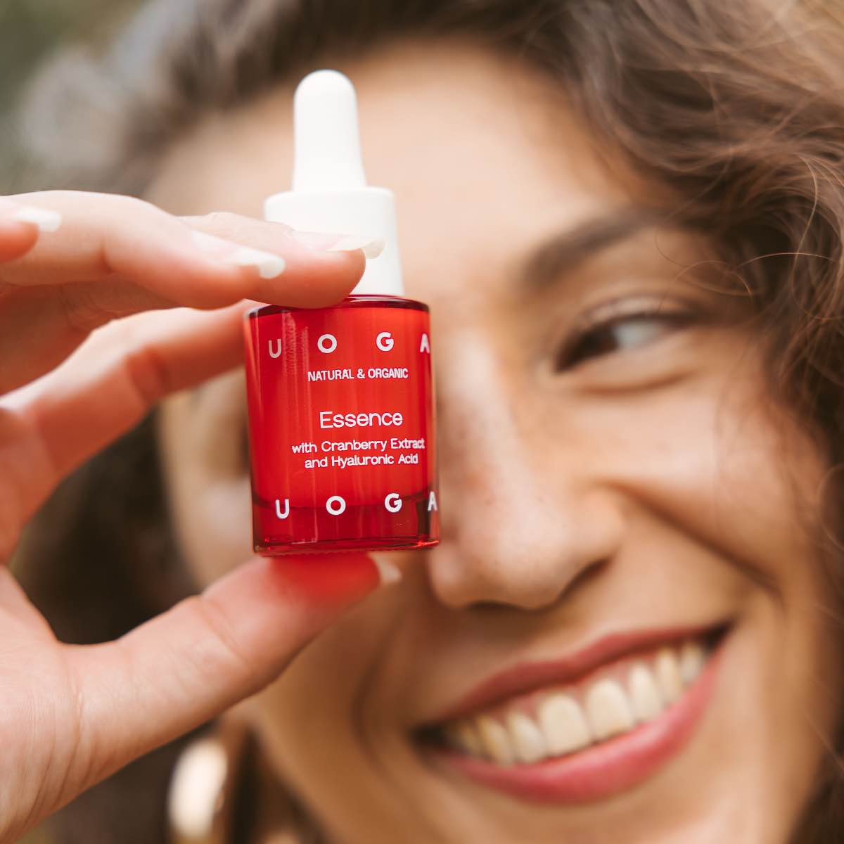Uoga Uoga Pleťové sérum Essence s brusinkami a kyselinou hyaluronovou ...